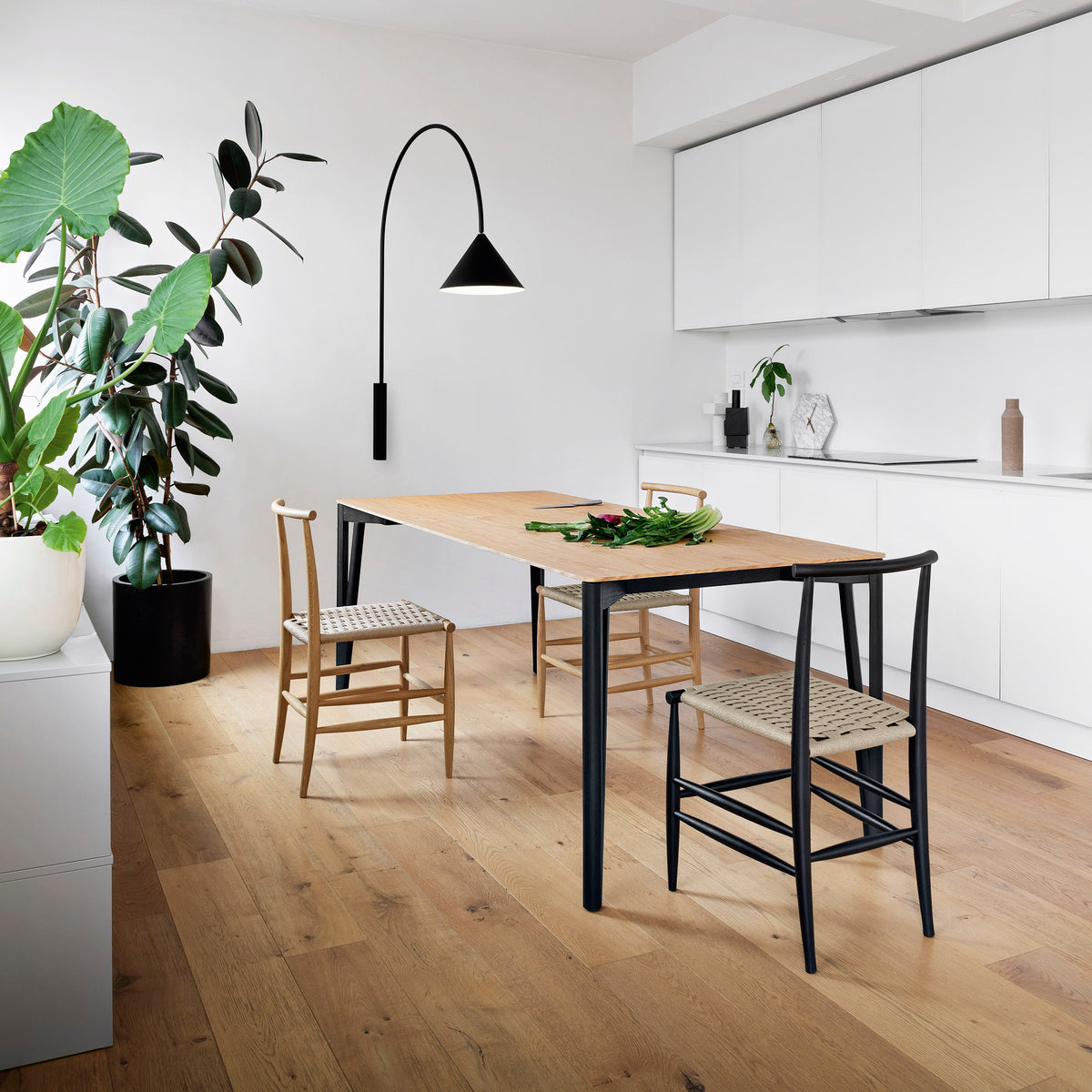 Decapo Extending Dining Table by Miniforms | Mad Atelier