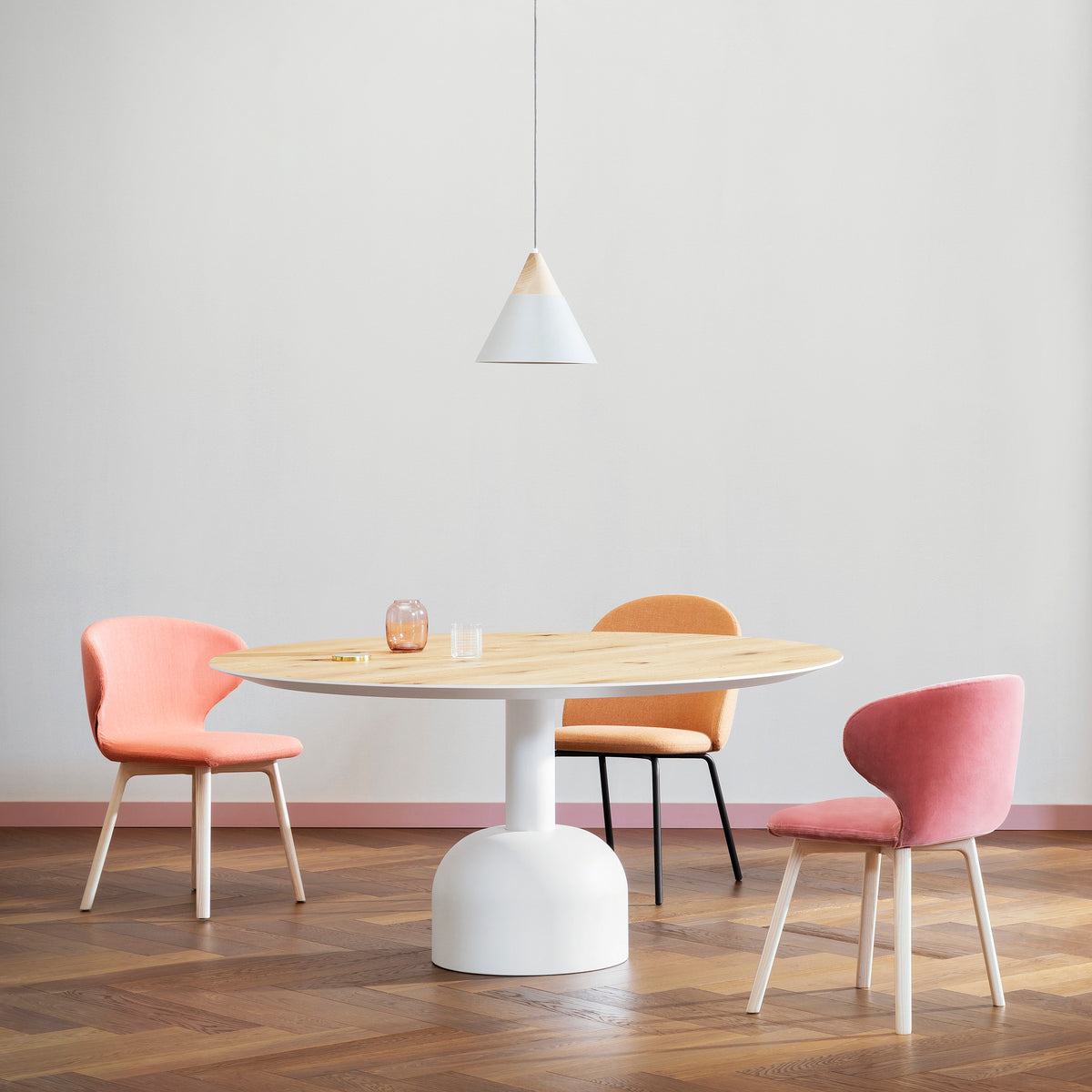 Illo Dining Table by Miniforms | Mad Atelier